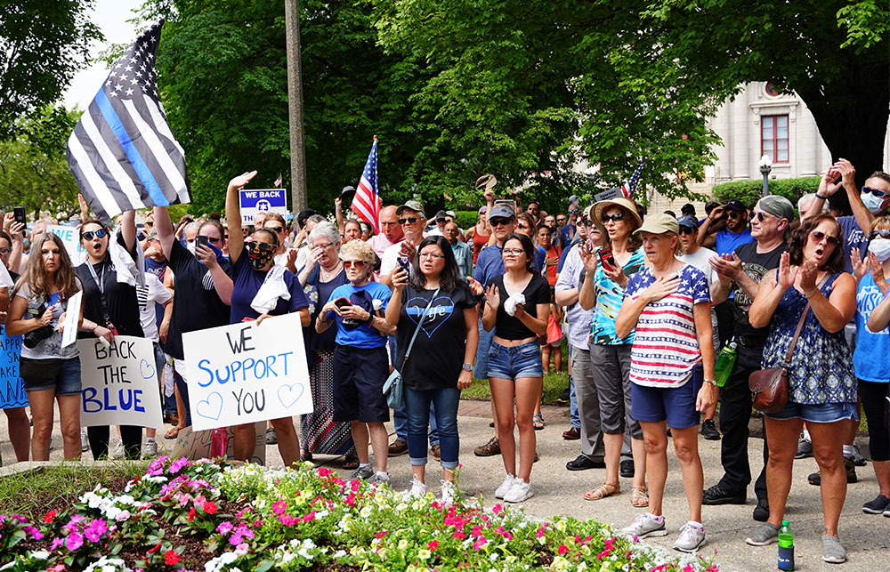 5 Ways to Support Local Law Enforcement Officers